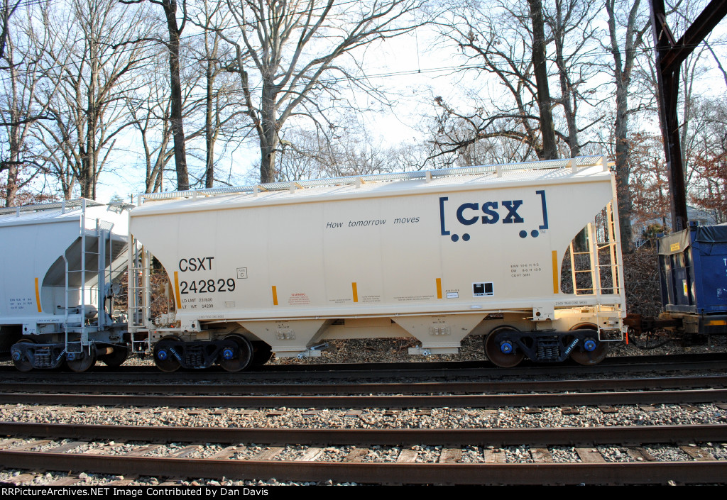 CSX 242829 "How Tomorrow Moves" on Q418-03